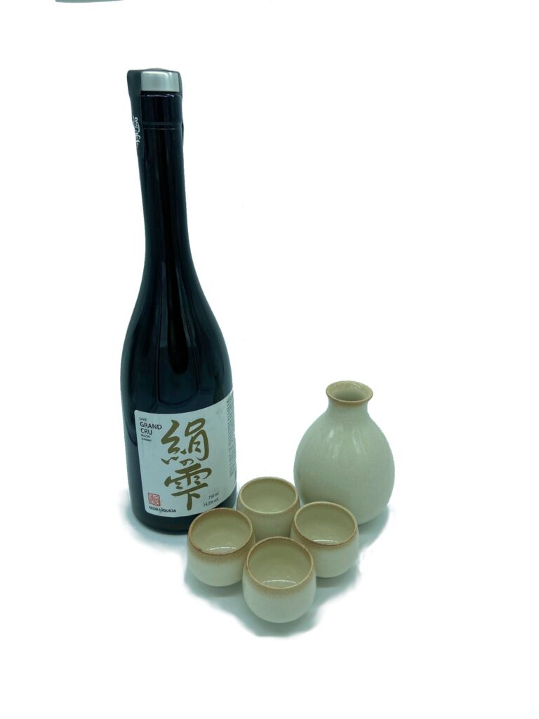 White Sake Tableware Set with Gran Cru Sake - Yamaaoi